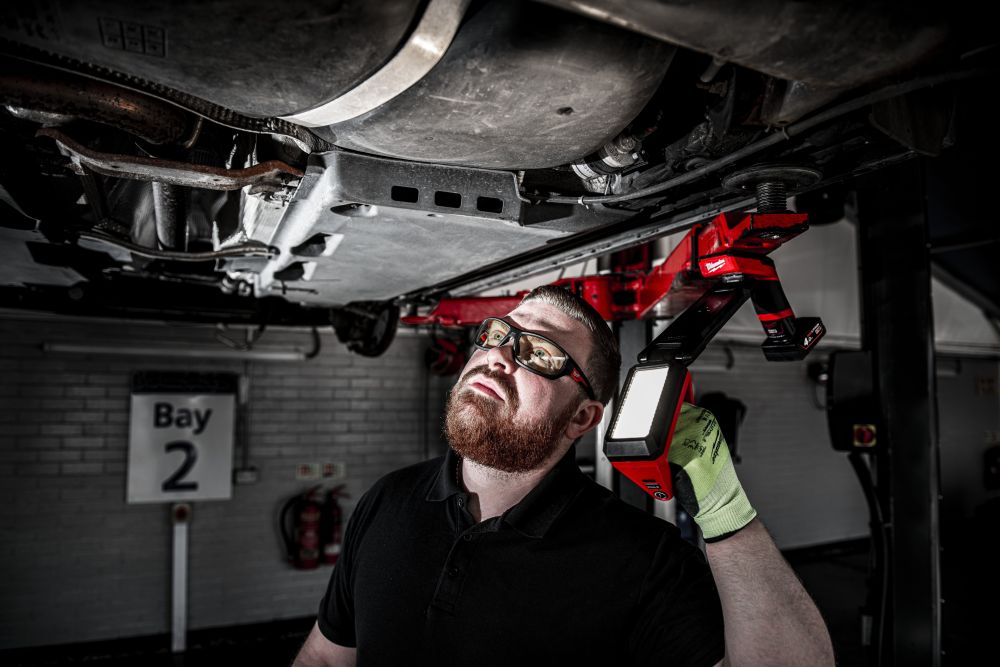 MILWAUKEE M12 UNDERCARRIAGE LIGHT | M12 UCL-0 | 1200 LUMENS